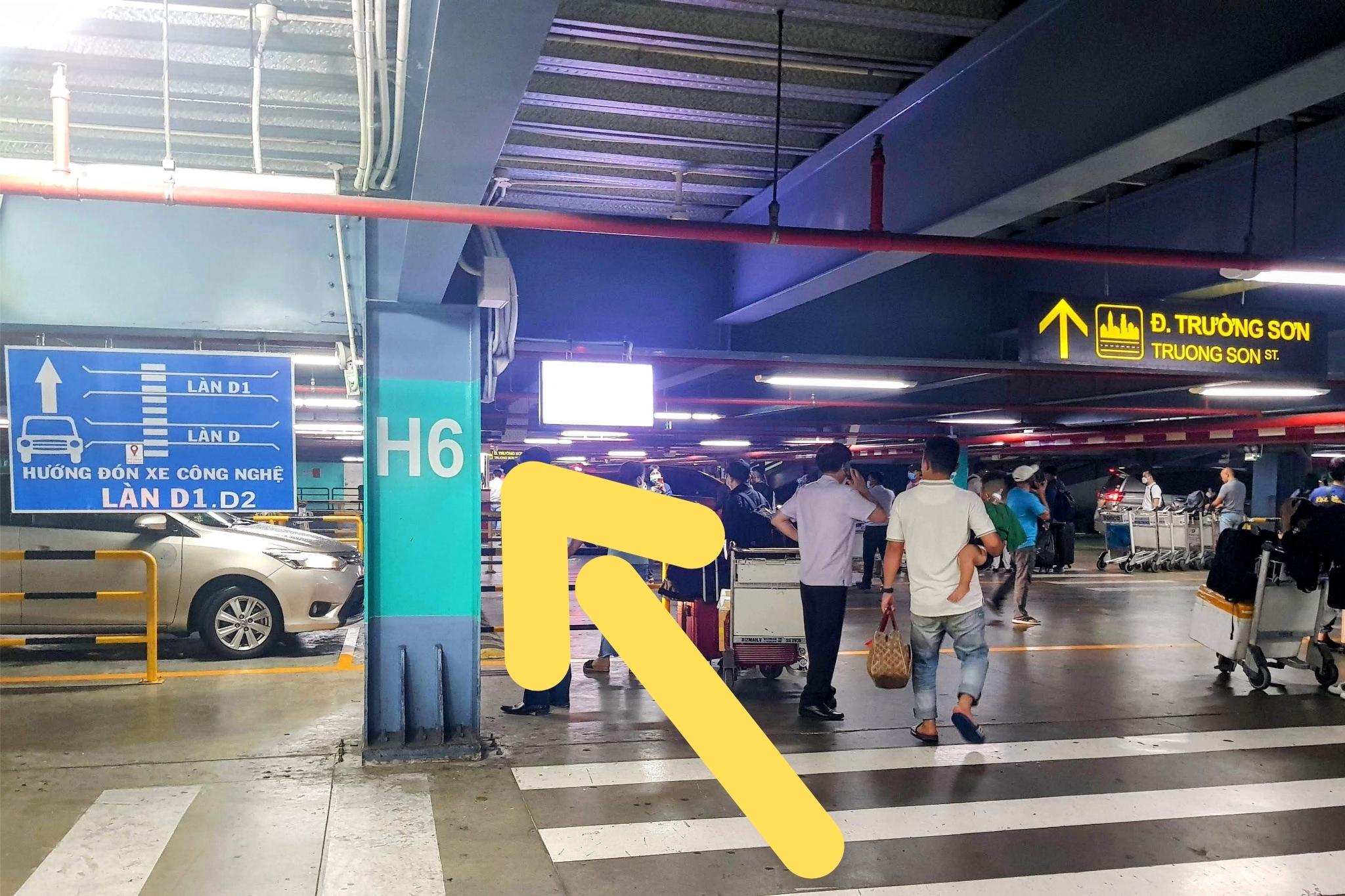 Guide to pick-up BeCar Lane D1 TCP Parking Lot from Domestic Arrival ...